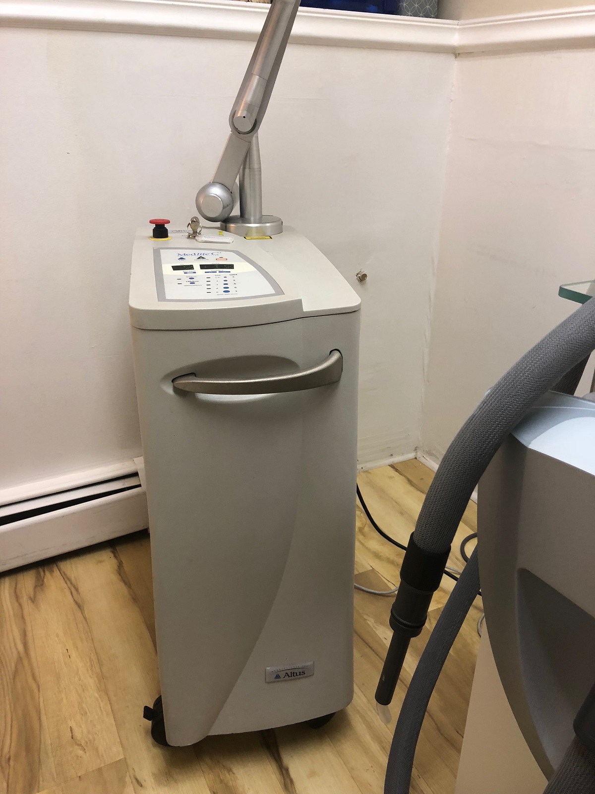 2001 Hoya ConBio Medlite C3 - Medical Laser Resources